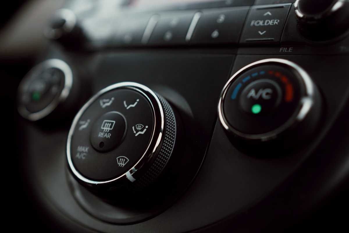 Hai un pulsante del genere nella tua macchina? Molte persone non sanno ...